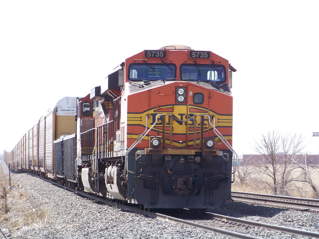 BNSF ES44AC 5735