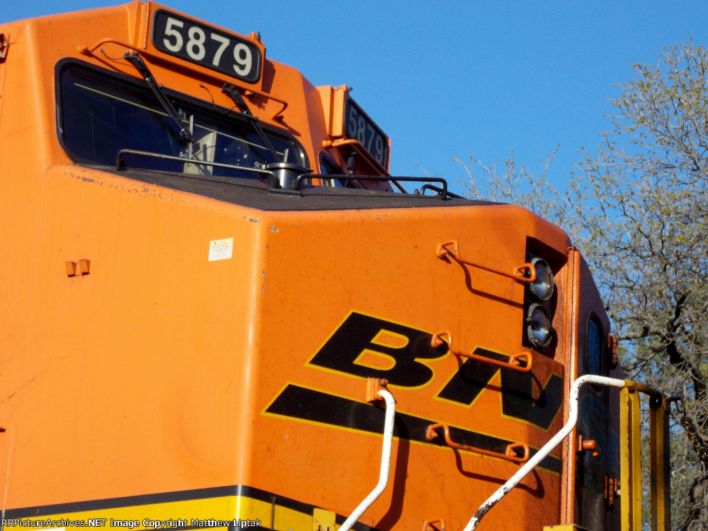 BNSF 5879