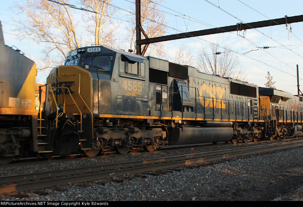 CSX SD70MAC #4585 on X788-05