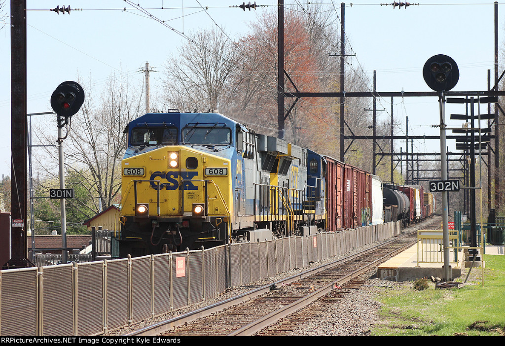 CSX AC6000CW #608 on Q301-19