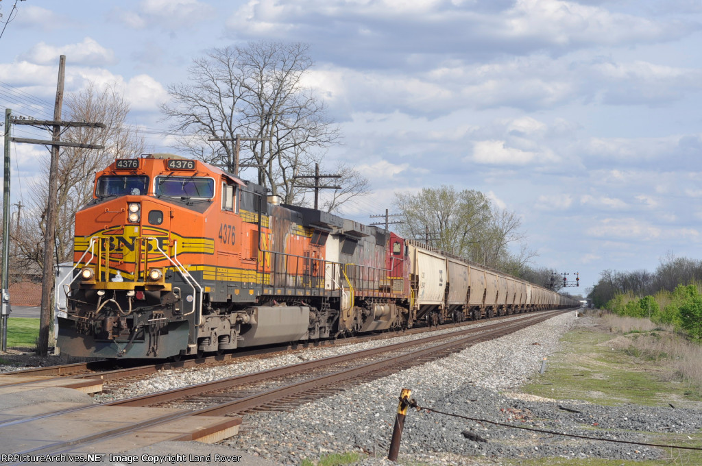 BNSF 4376 On CSX G 915 Northbound