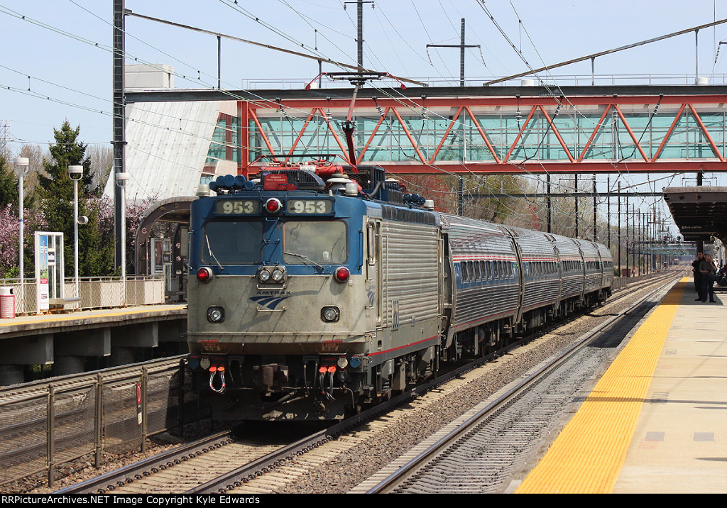 AMTK AEM-7 #953 on Keystone Service