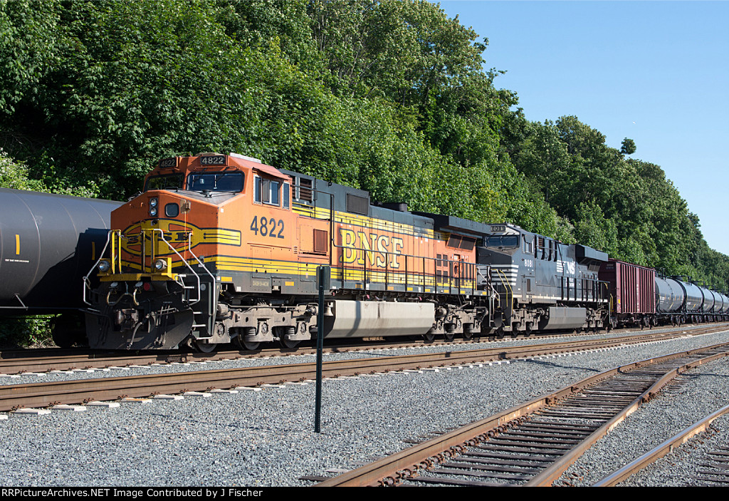 BNSF 4822