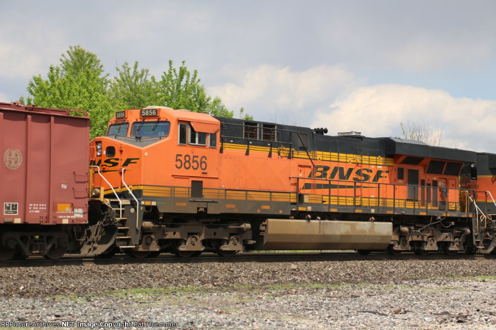 BNSF 5856