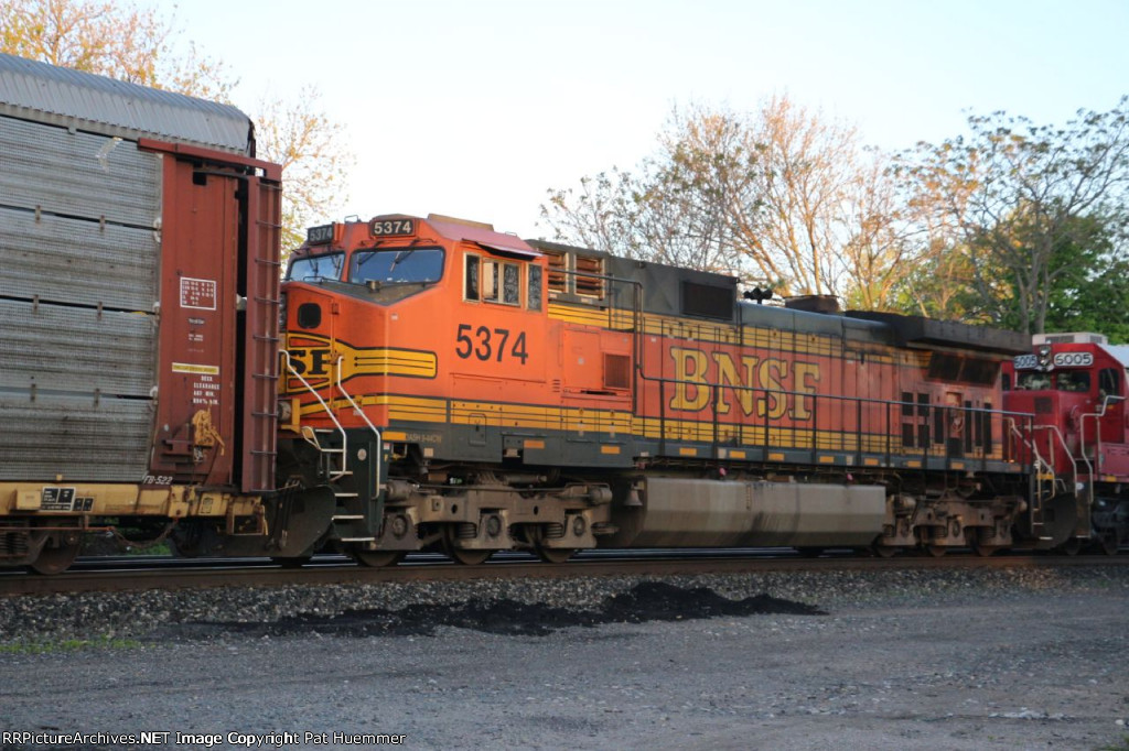 BNSF 5374