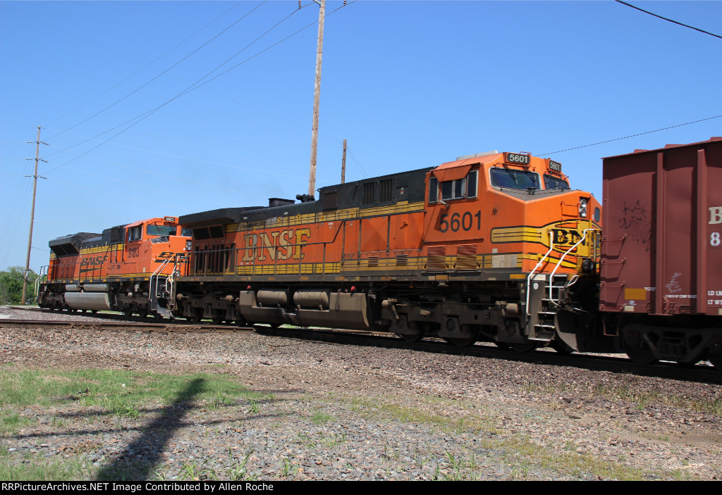 BNSF 5601