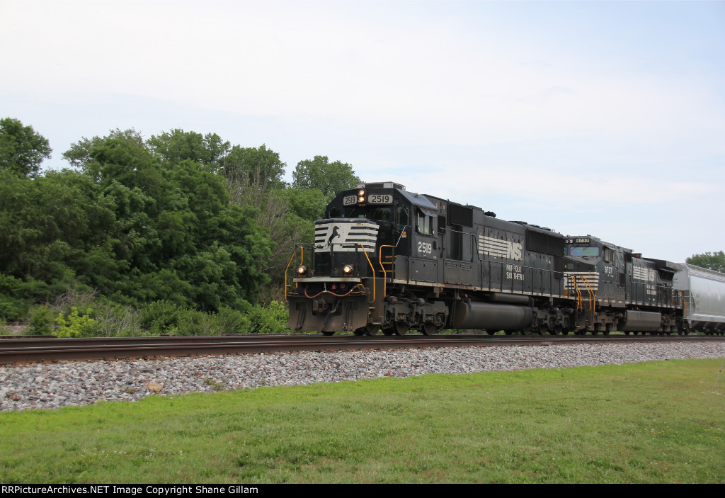 NS 2519 Heads up a SB NS freight into Mitchell IL.