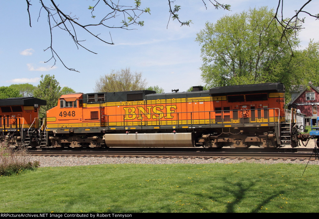BNSF 4948