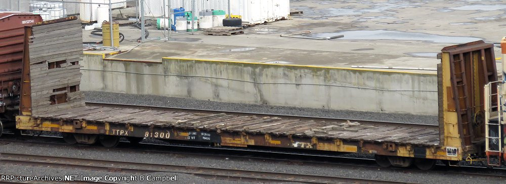 TTPX 81300 bulkhead flatcar