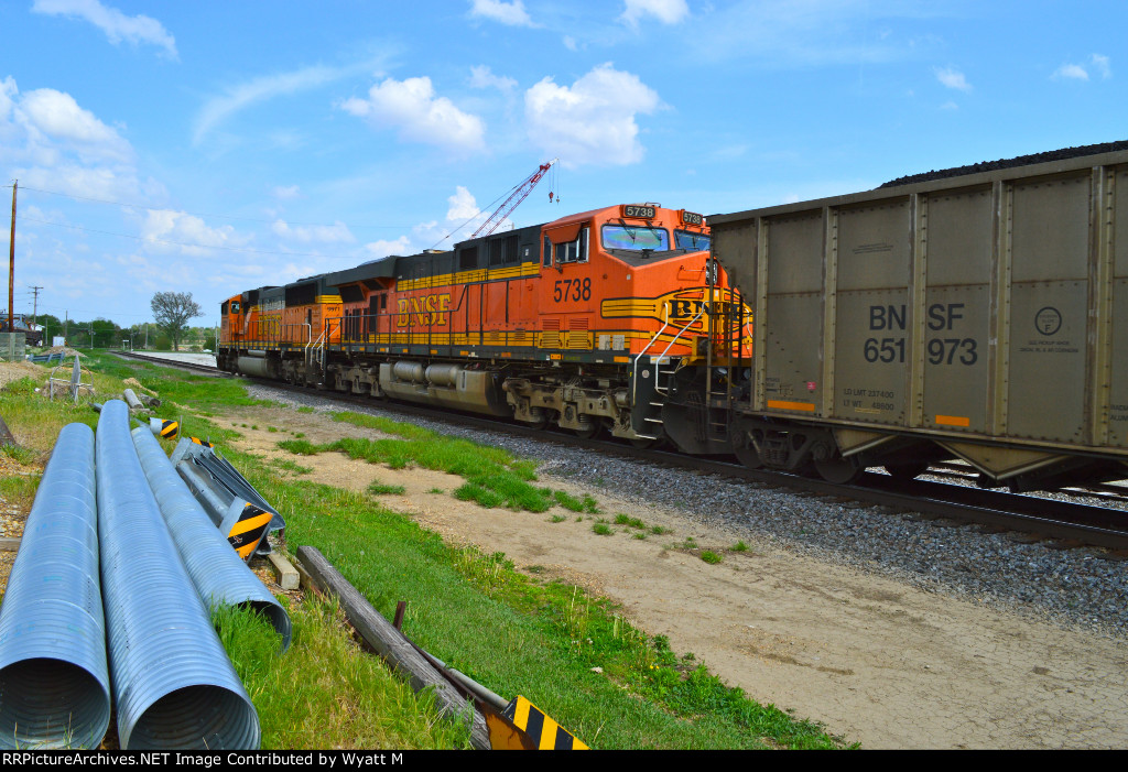 BNSF 5738