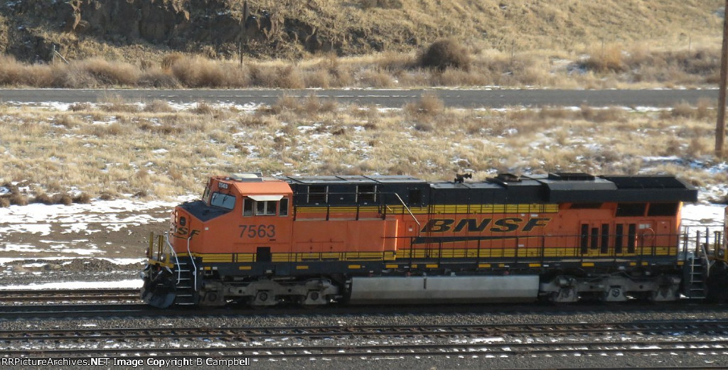 BNSF 7563