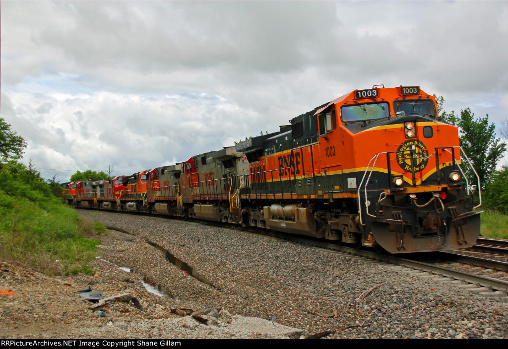 BNSF 1003 Heads up a power move of all H1's and Fakes..