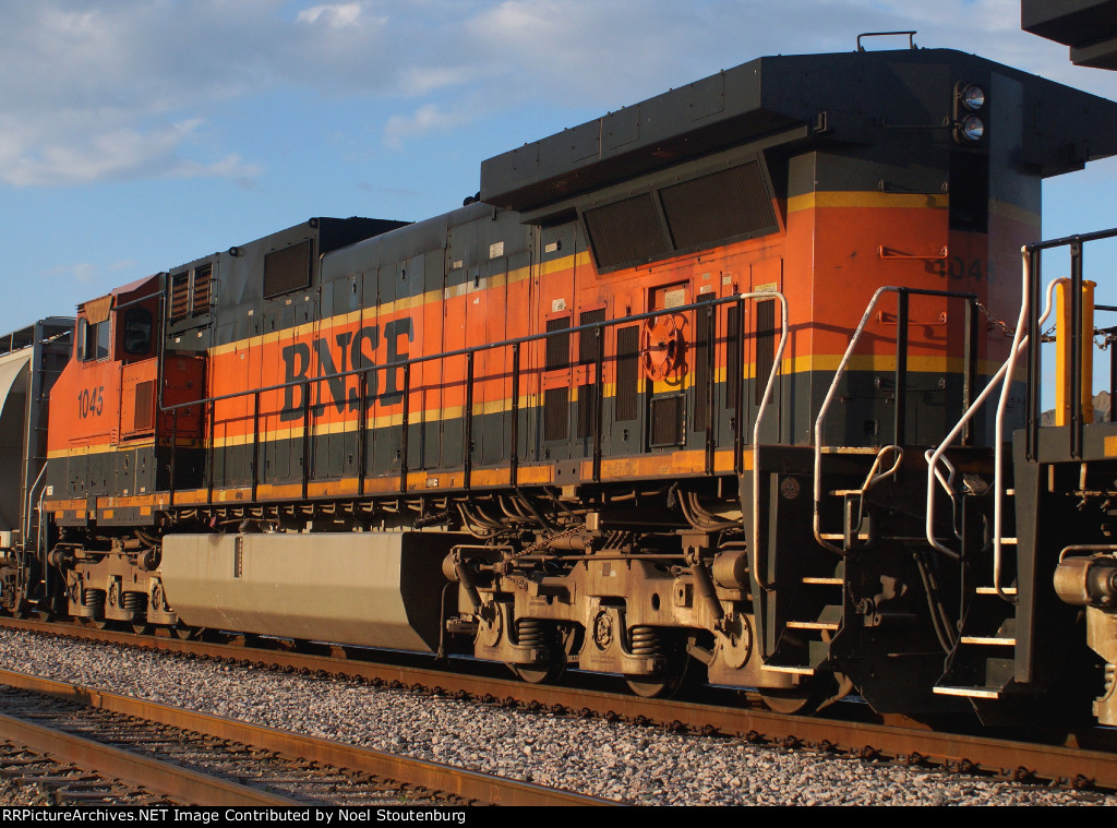 BNSF 1045