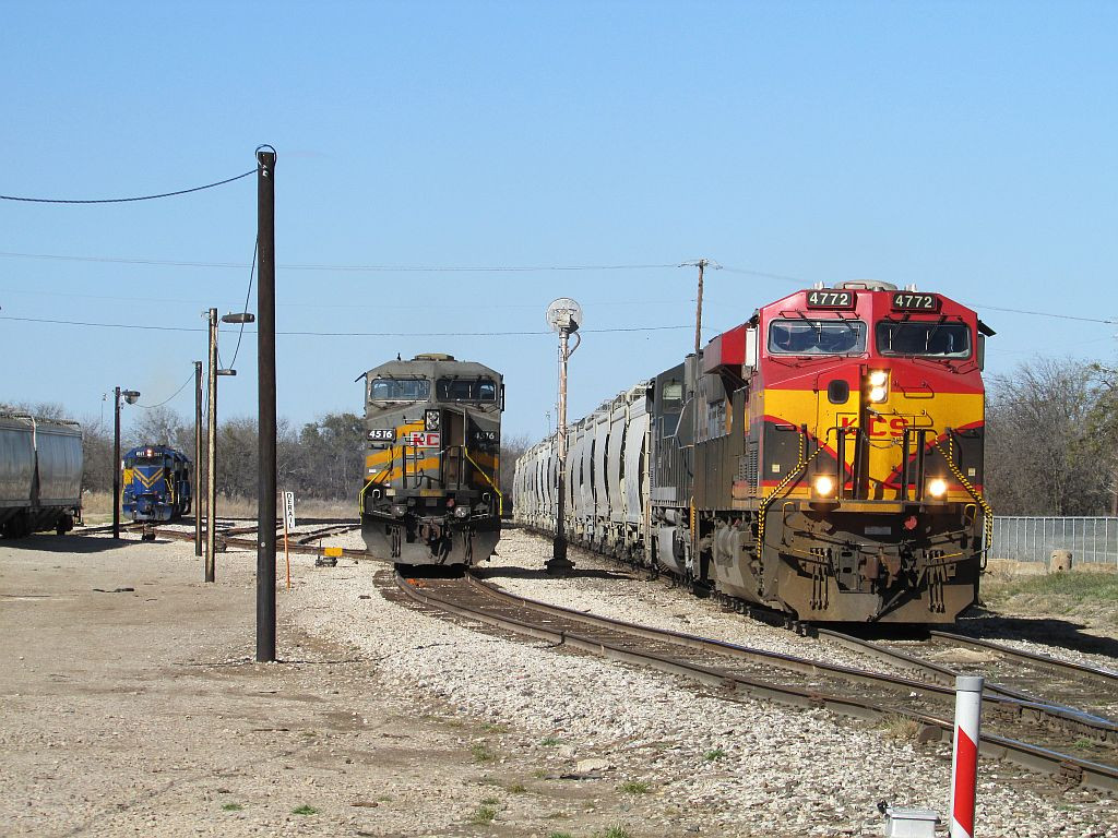 KCS 4772 ready to head west