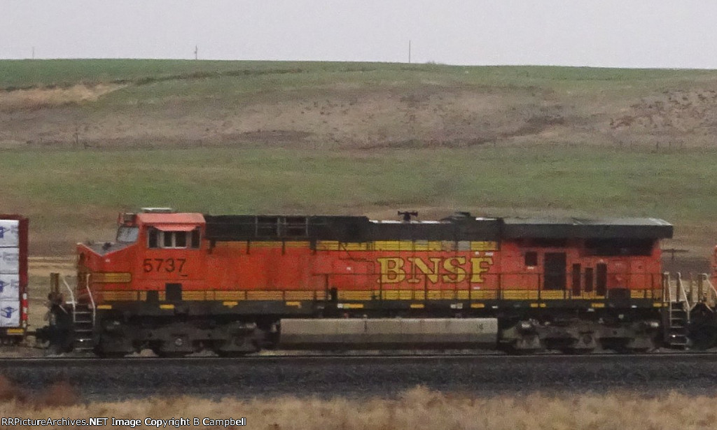 BNSF 5737