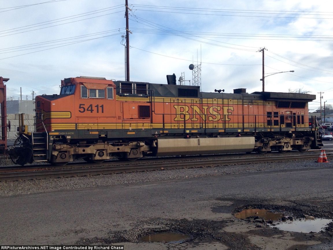 BNSF 5411