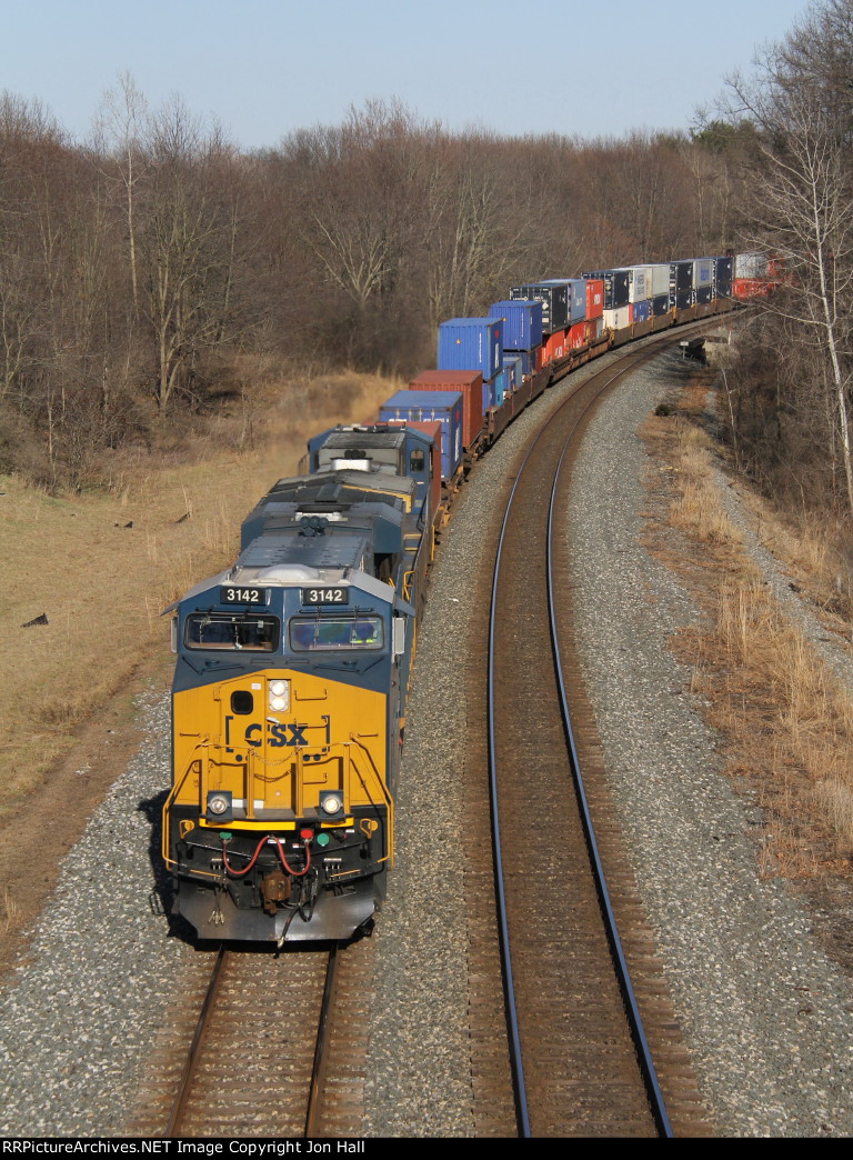 CSX 3142 leads Q163 west on the Garrett Sub