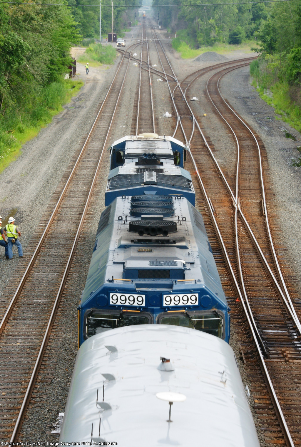 Q293-01 waiting in the distance while P930-01 crawls backwards under Route 9W