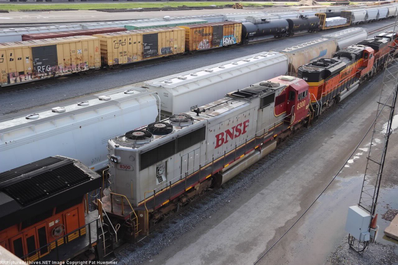 BNSF 8300