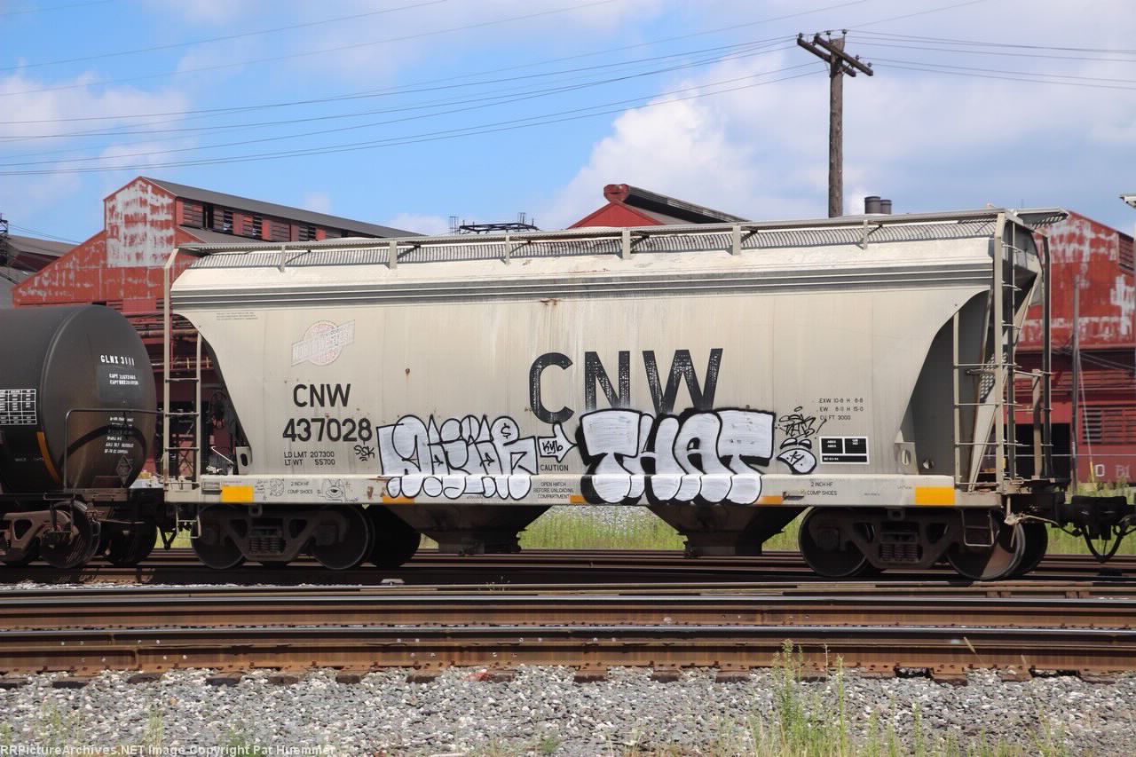 CNW 437028