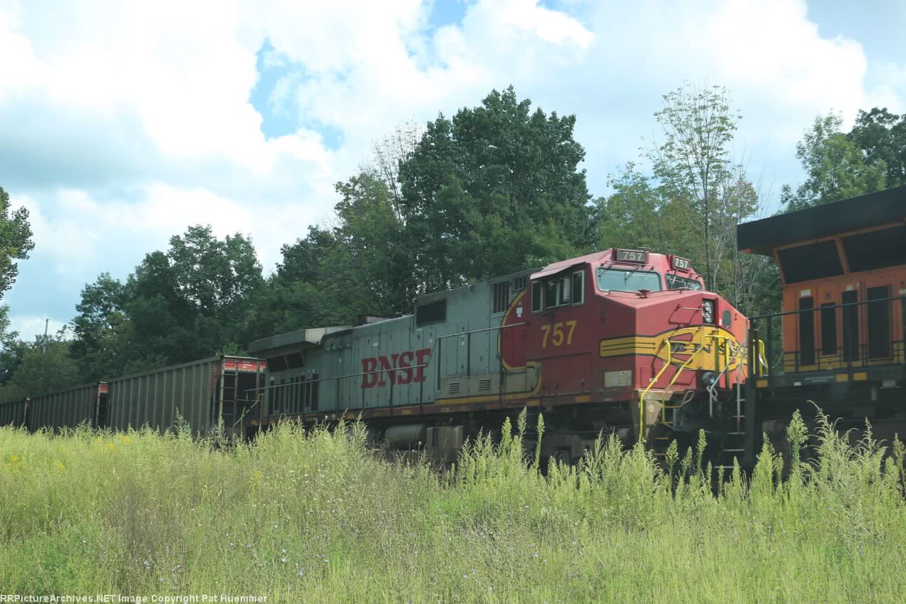 BNSF 757