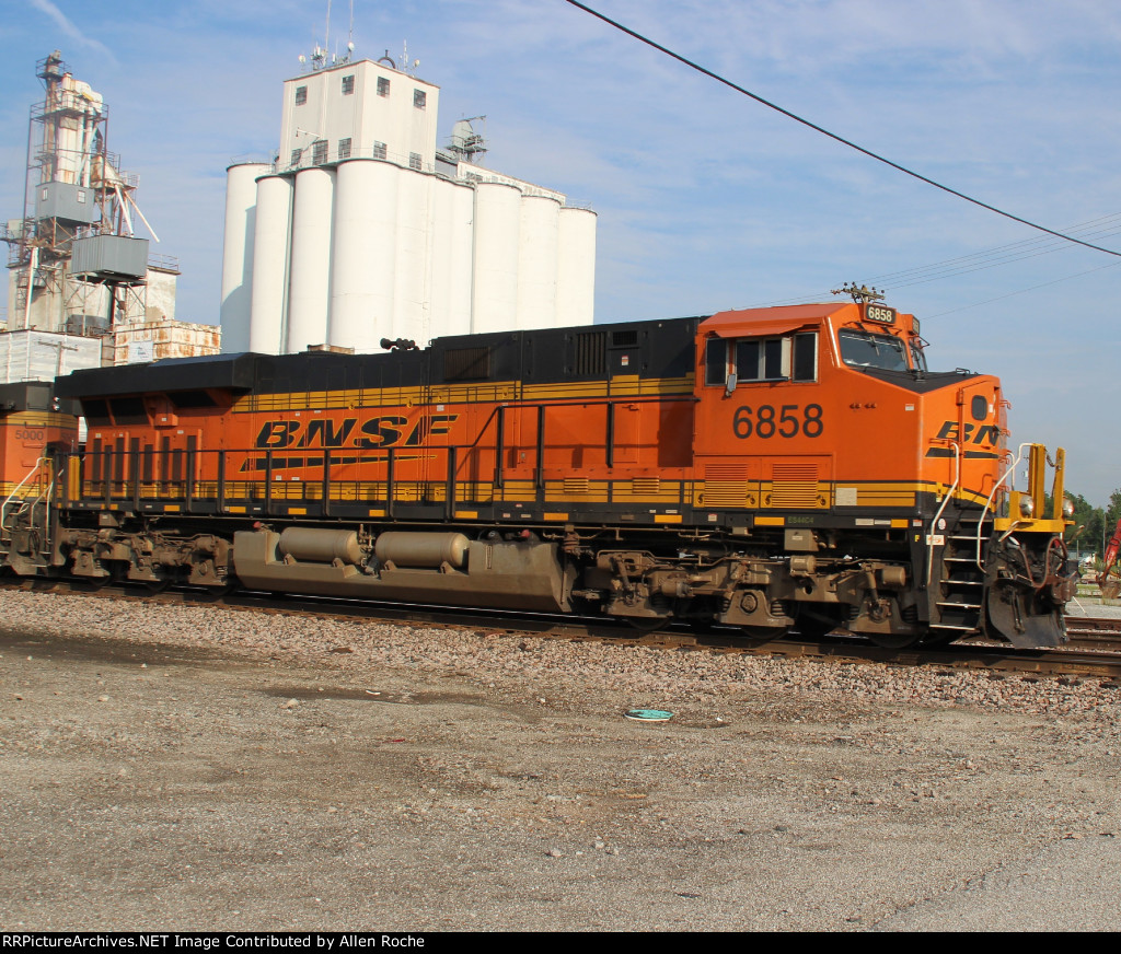 BNSF 6858