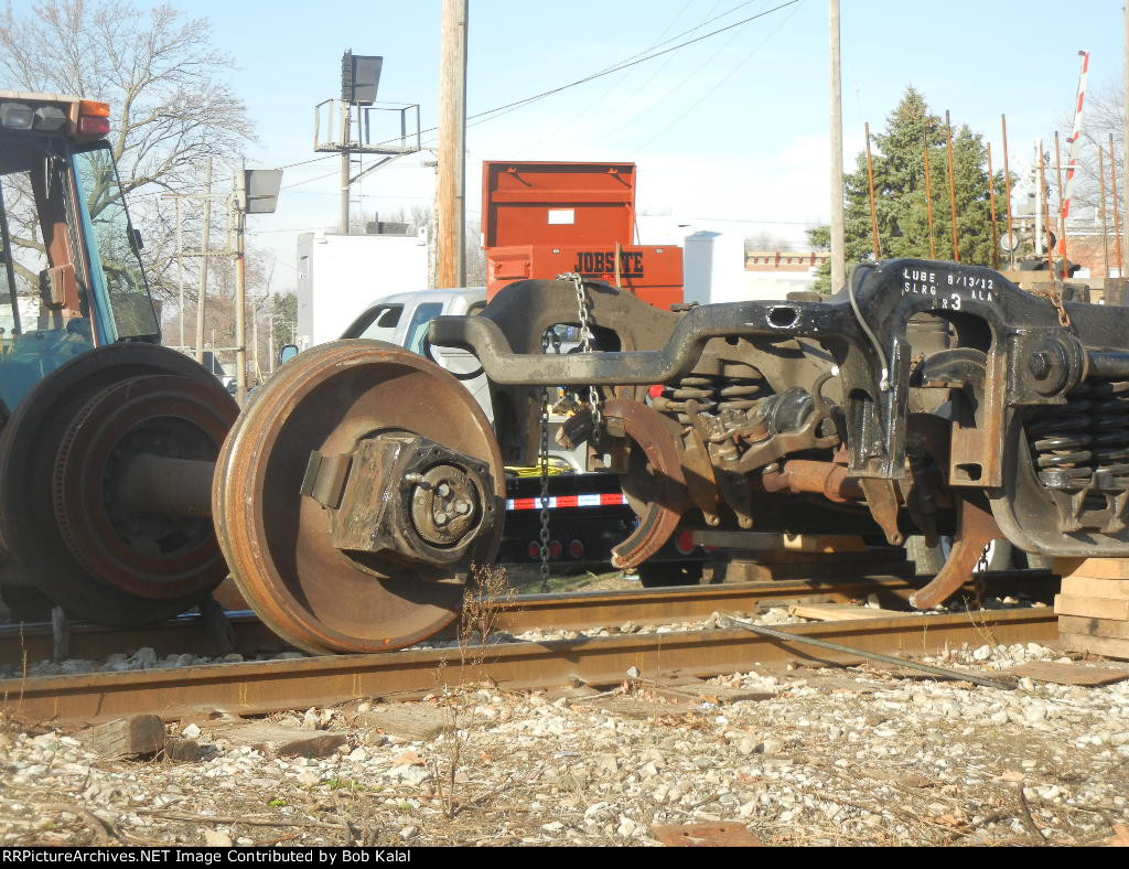 SLRG 9115 Sleeper Car Broke forward trucks rear axle