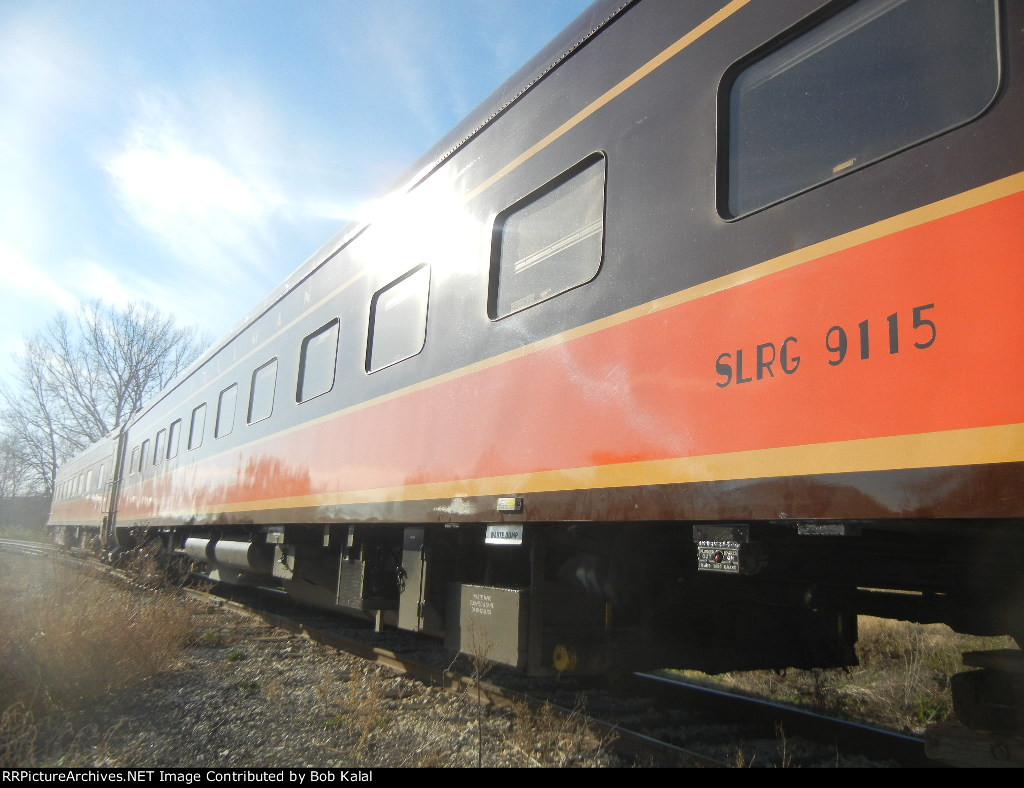 SLRG 9115 Sleeper Car Broke forward trucks rear axle