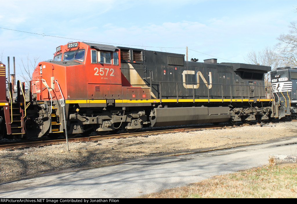 CN 2572