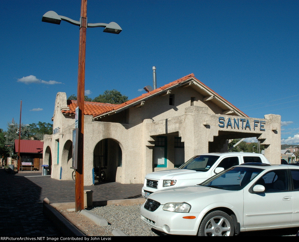 Santa Fe Depot, which has area brochures, restrooms, and vending machines indoors