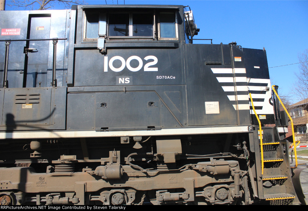 NS 1002
