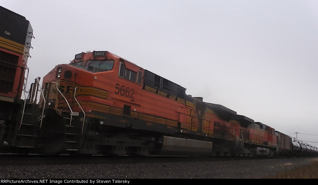 BNSF 5662