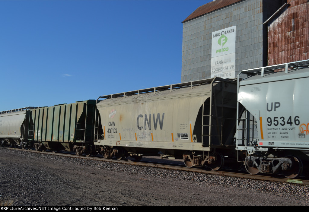 CNW 437102