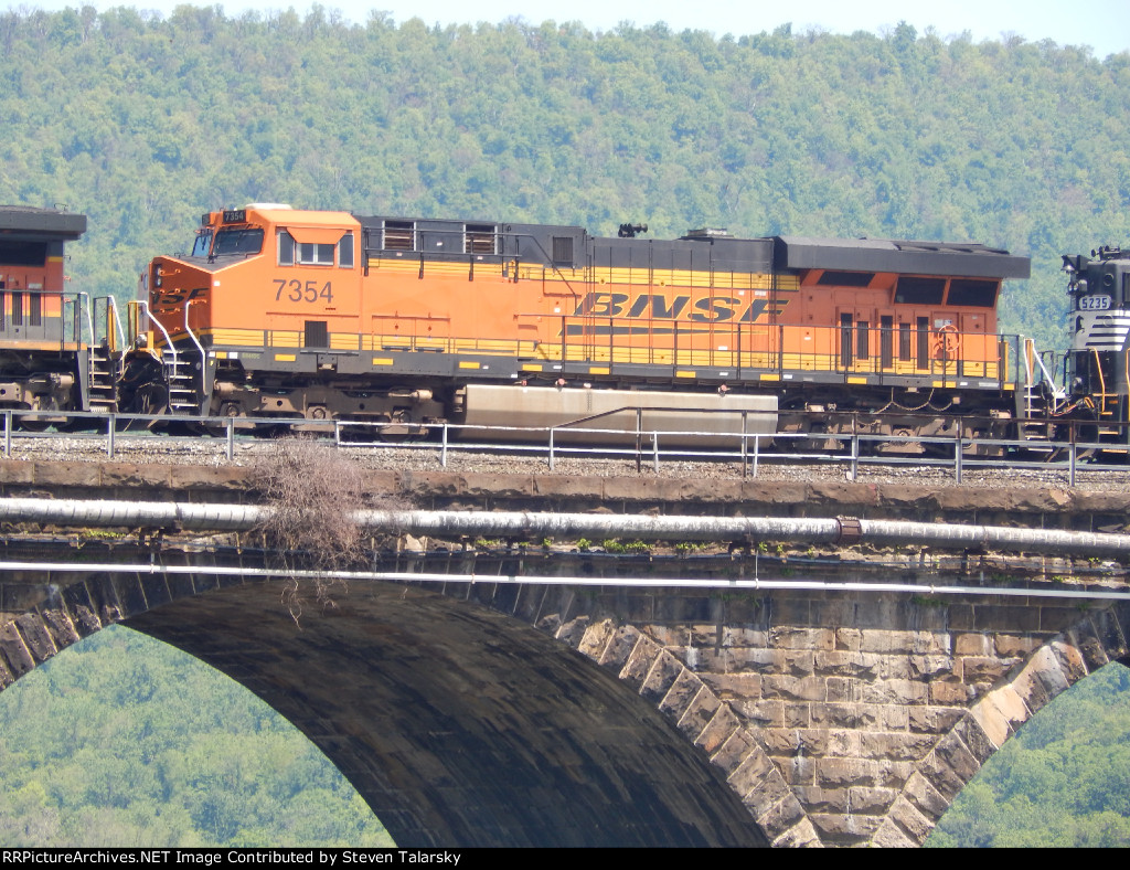 BNSF 7354