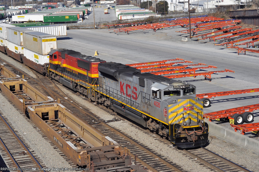 KCS 4026 On NS 24 E Making A Set Off