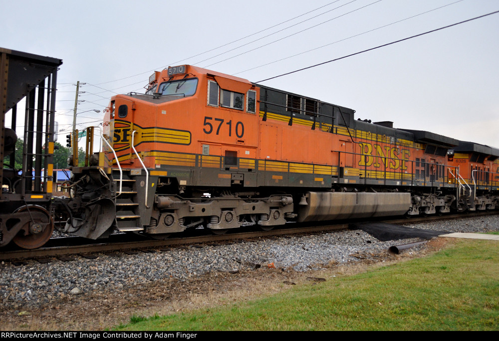 BNSF 5710