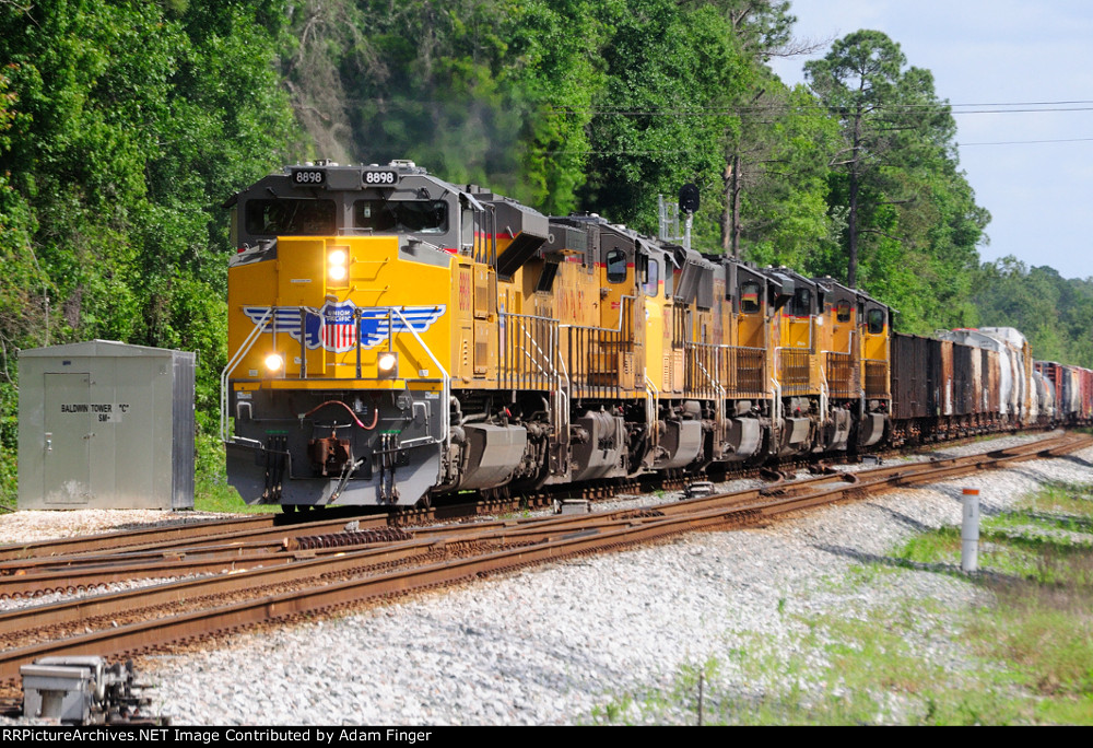UP 8898 on CSX Q601