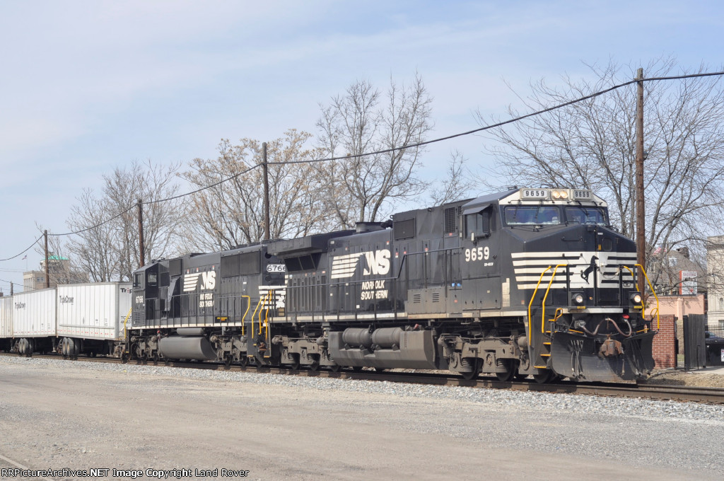NS 9659 On NS 251 Eastbound