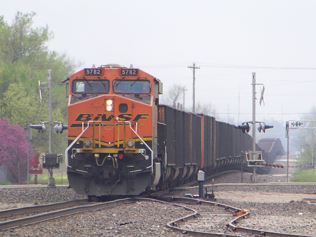 BNSF ES44AC 5782