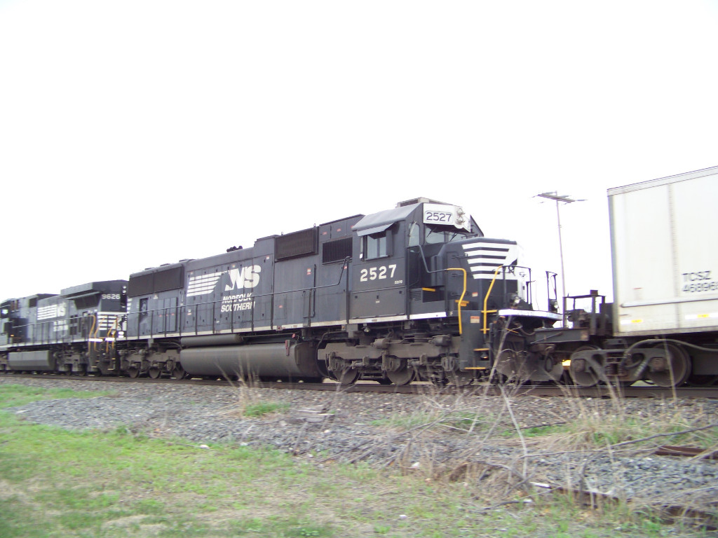 NS SD70 2527