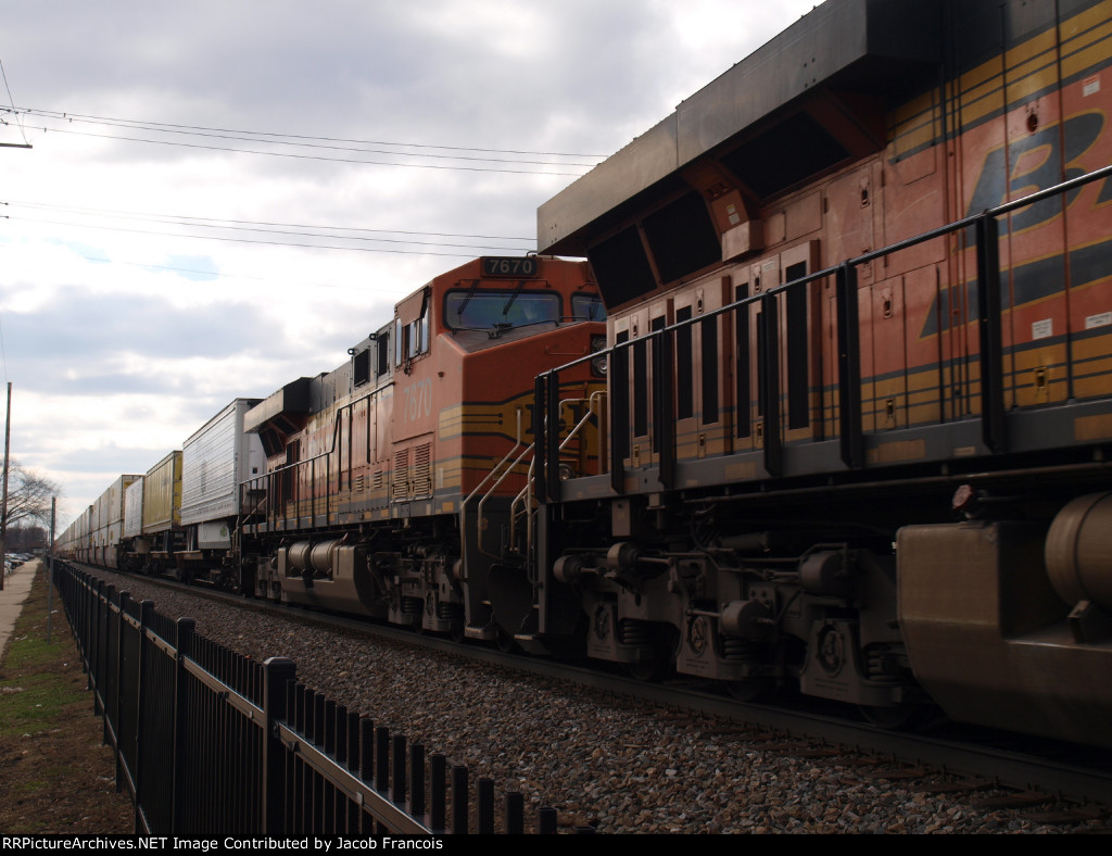 BNSF 7670