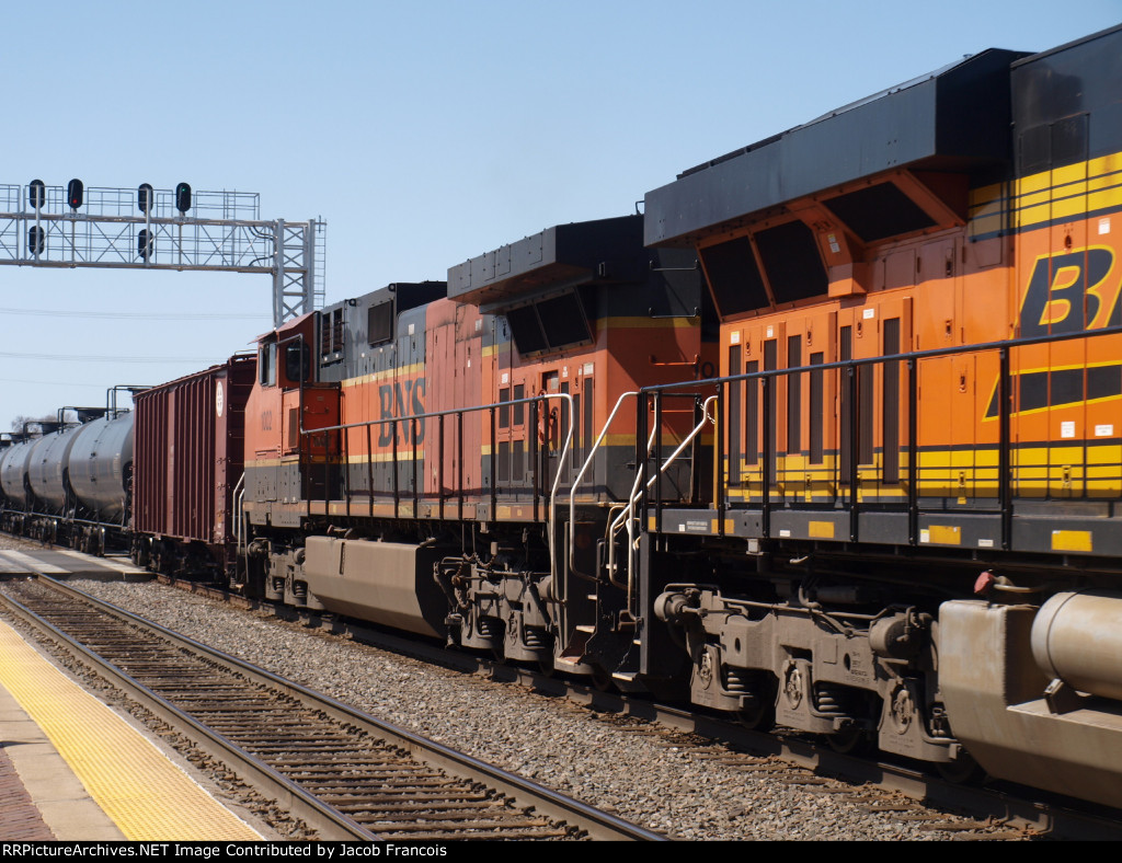 BNSF 1002