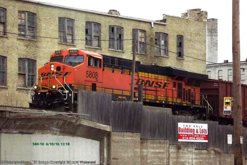 CP 580 Sunday sported swished oranges on both ends - 8449 brings up the rear