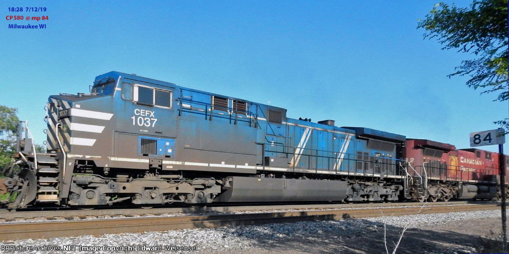 CP 580 oil loads roll south @ mp 84