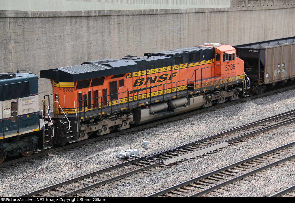 BNSF 5786
