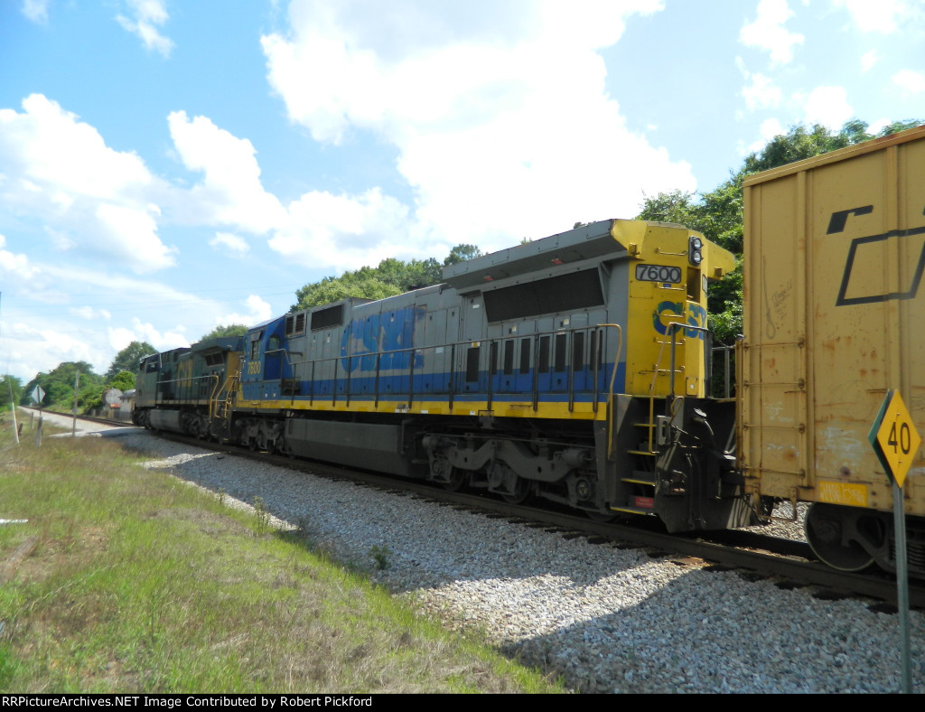 CSX 5107 (AC44CW) 7600 (C40-8)