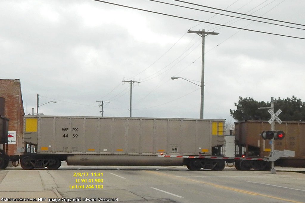 Twin-rotary gon mid-train with WEPX empties