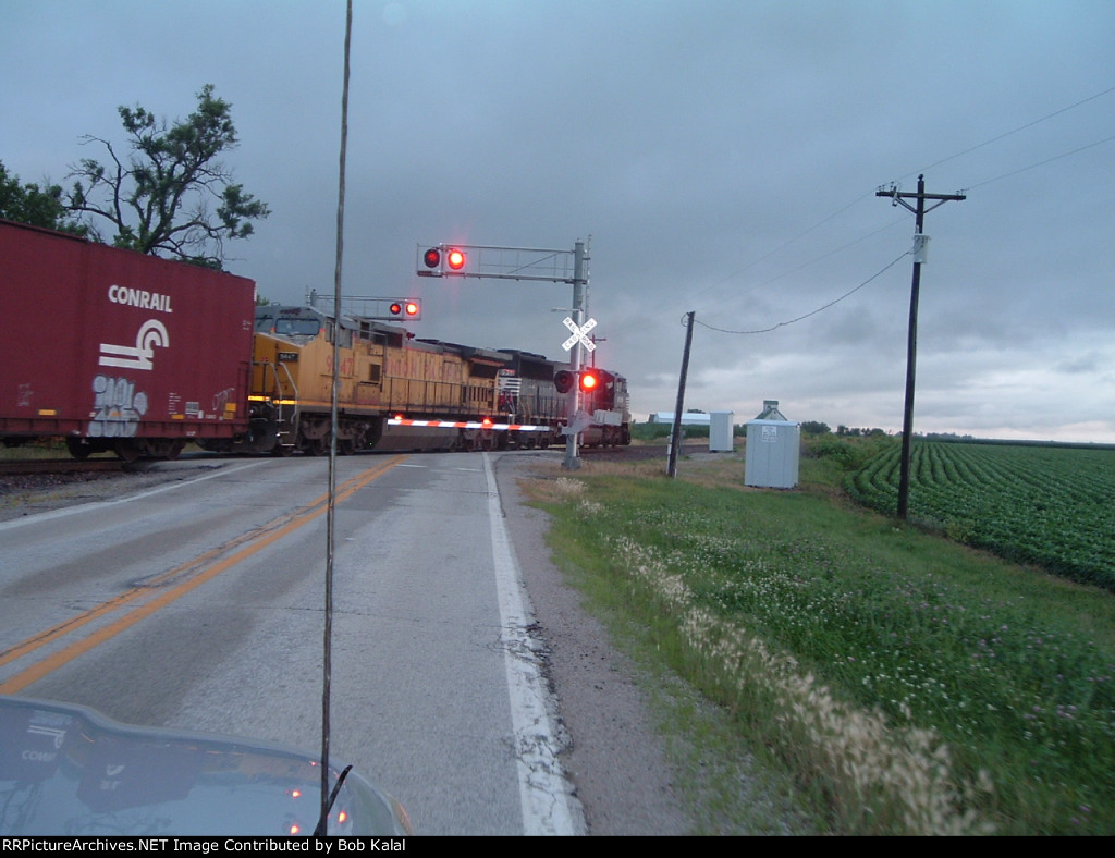 NS 6918 & UP 9447 south towards South Bryan Street crossing