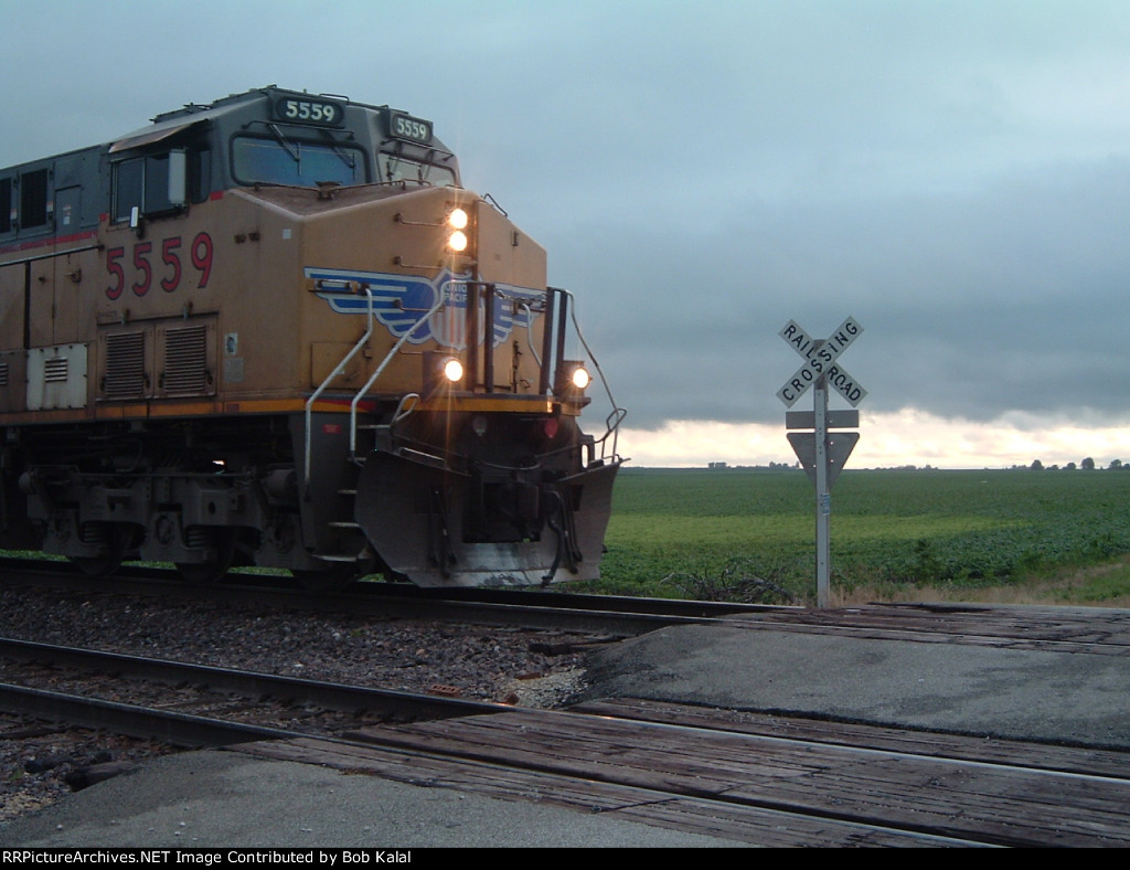 UP 5559 crossing Cnty Rd 800 N
