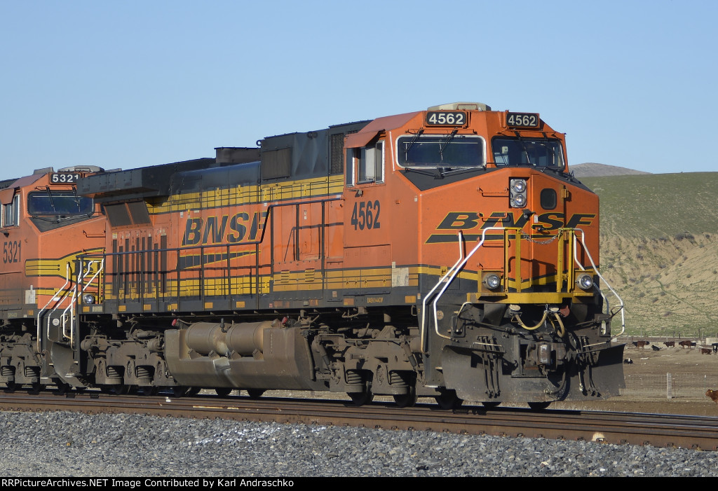 BNSF 4562